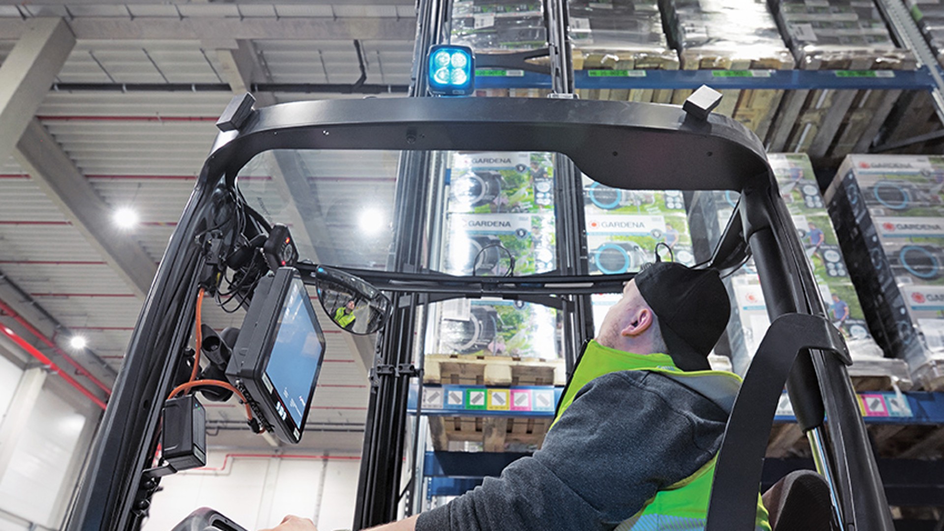 Schubmaststapler bei Seifert Logistics | Linde Material Handling