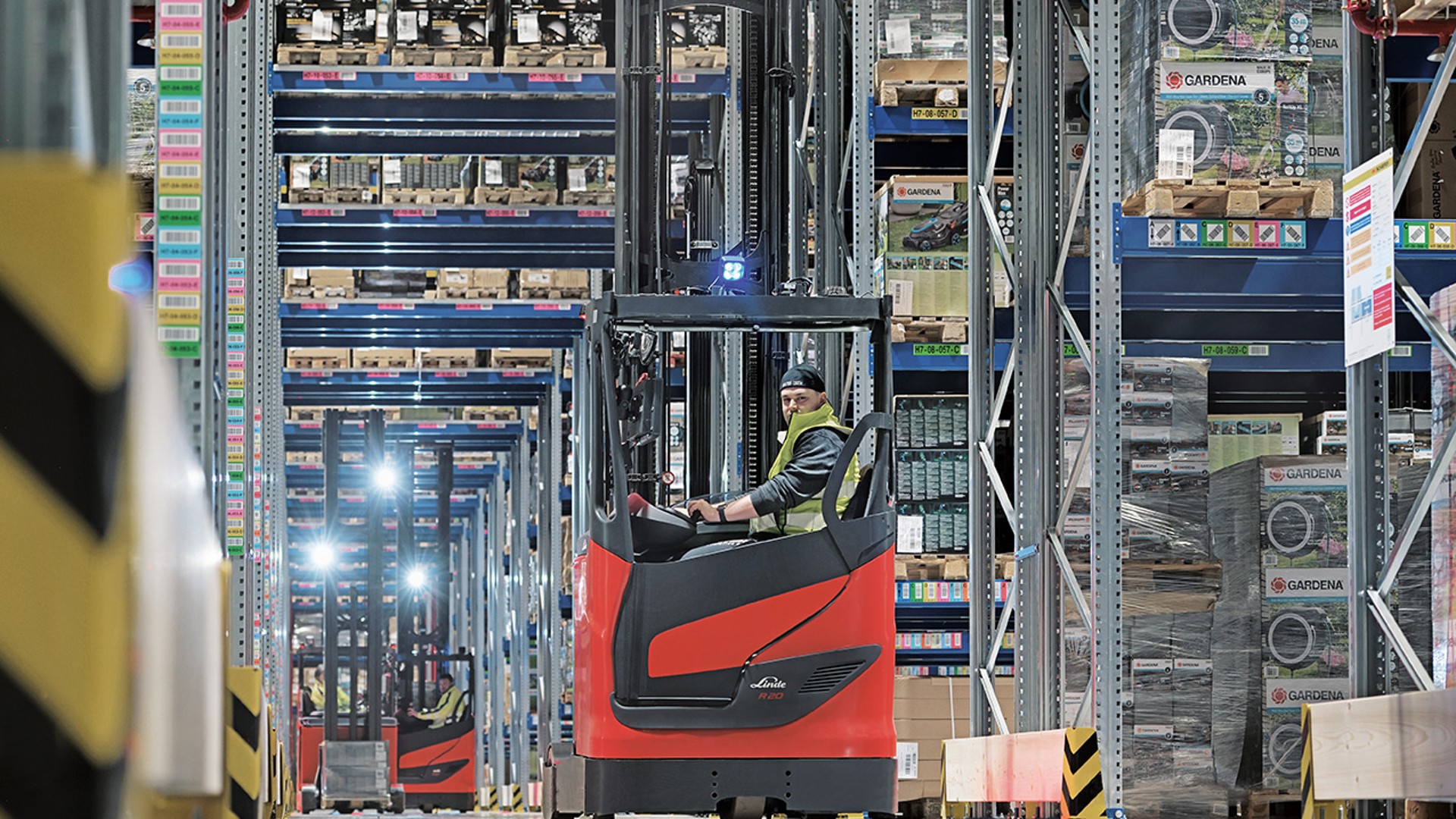Schubmaststapler bei Seifert Logistics | Linde Material Handling